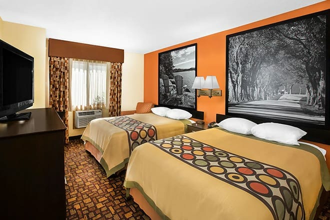 Super 8 by Wyndham Clive / W Des Moines