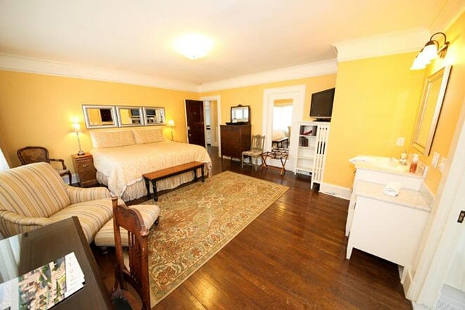 The Leonard at Logan House Bed & Breakfast