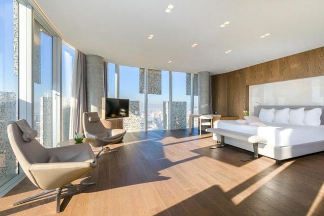 the plaza tirana &mdash; tiran&euml;