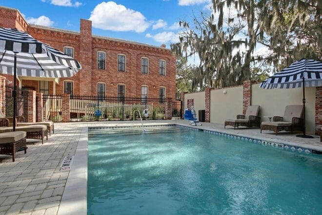 amelia schoolhouse inn