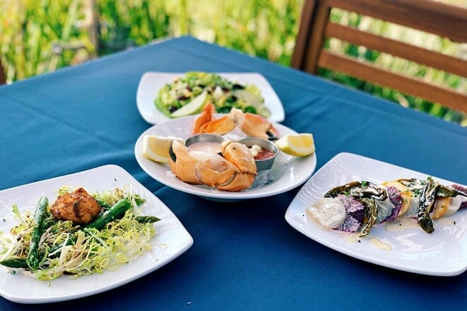 boathouse at hendry&rsquo;s beach