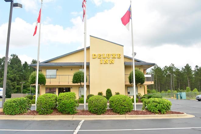 deluxe inn fayetteville