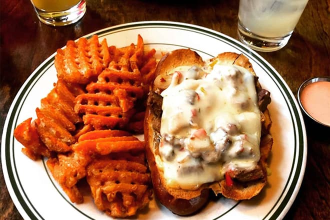 George&rsquo;s Corner Restaurant & Pub