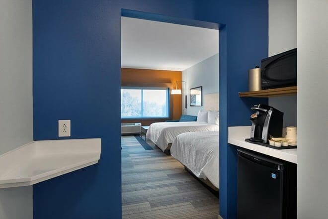 holiday inn express & suites fayetteville south, an ihg hotel