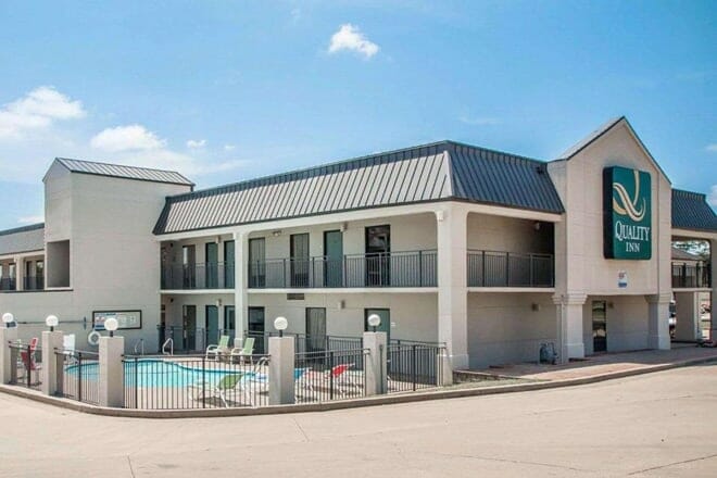 Quality Inn - US65 & East Battlefield Rd.