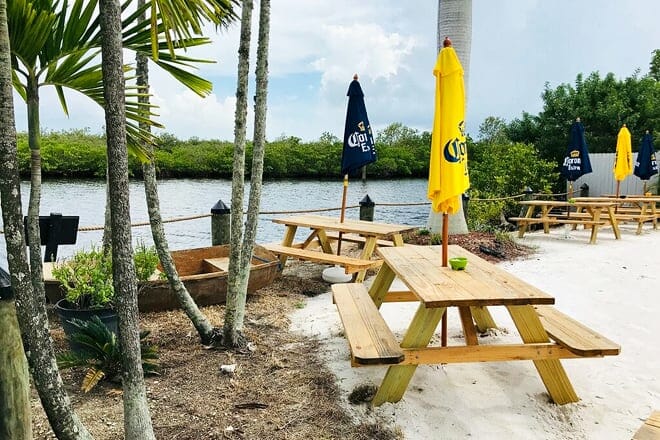 riviera bar and grill