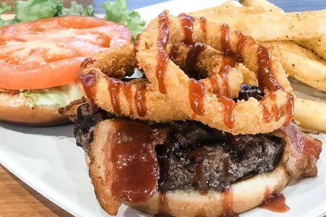 Salty's Island Bar & Grille