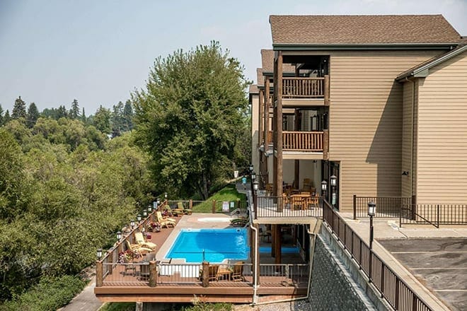 the pine lodge on whitefish river