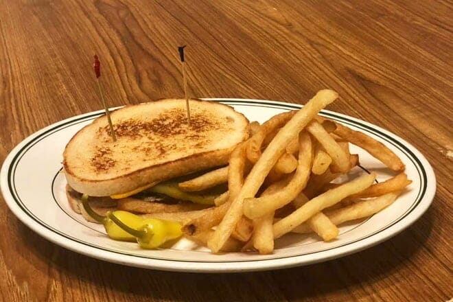 wool growers restaurant and cocktail lounge