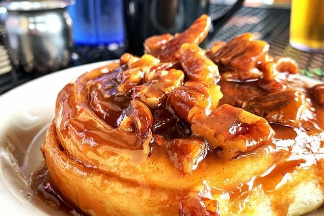 2 chicks and a hippie