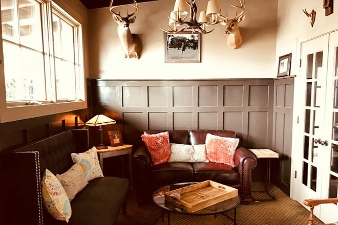 arsenal tap room and kitchen