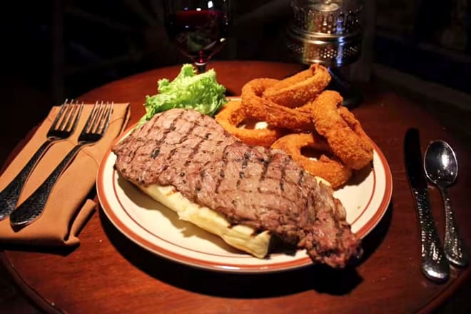 big e steakhouse & saloon