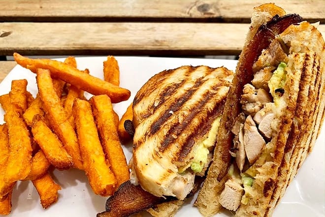 Caf&eacute; Metropole