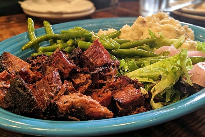 clyde's table and grill