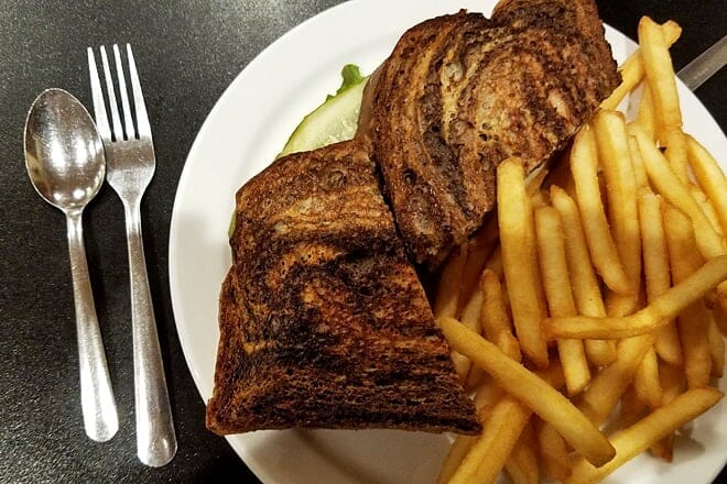 creekside restaurant