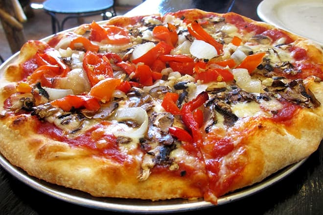 frankie's pizza and ice cream parlor