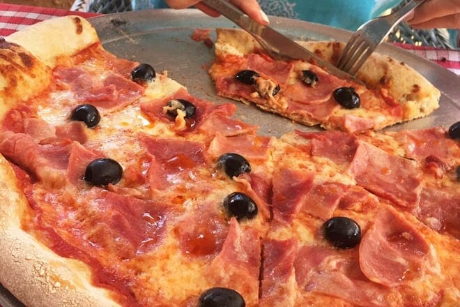 mama pizza oyster pond