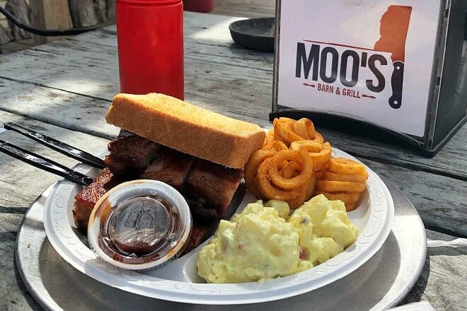 moo&rsquo;s barn and grill
