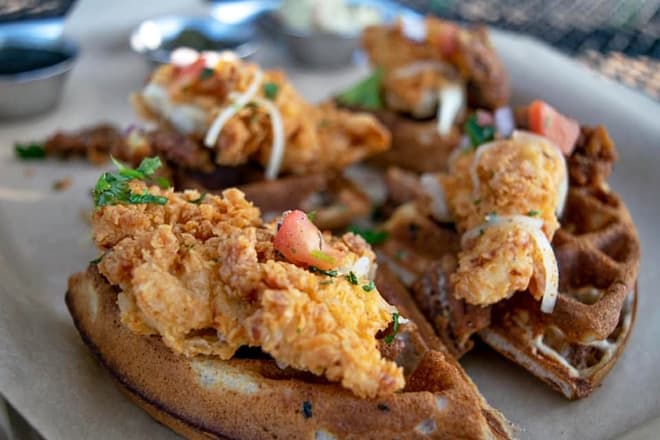 savages hill country bar