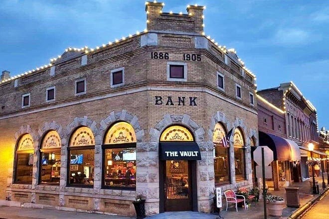 the vault 1905 sports grill