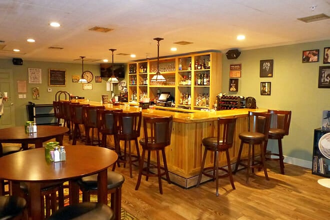 Bogey's Bar & Restaurant