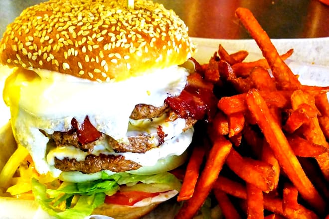 dad&rsquo;s garage grill & burger house