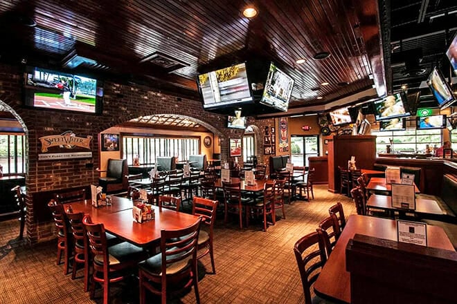 duckworth&rsquo;s grill & taphouse huntersville