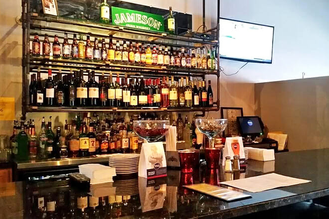 Jamo's Restaurant & Bar