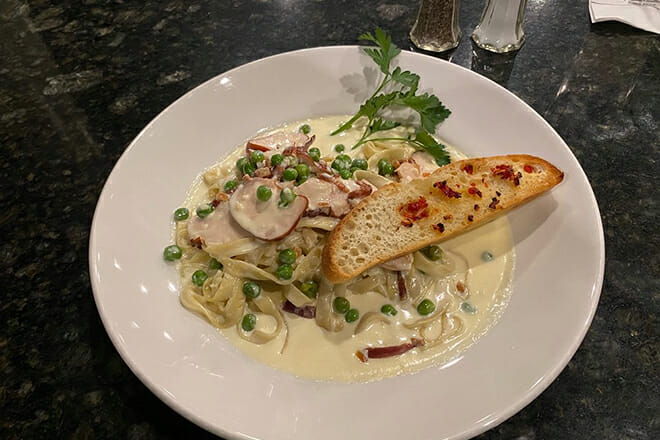 Mr. D's Restaurant & Lounge