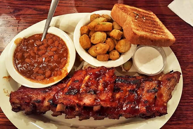 Oakwood Smokehouse & Grill