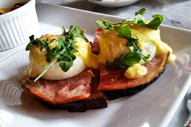 The Belle Epoque Caf&eacute;