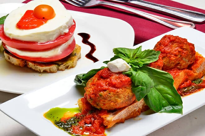 the waters edge at giovanni&rsquo;s restaurant