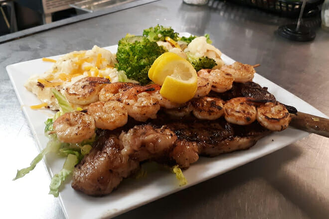 toby hill bar & grill