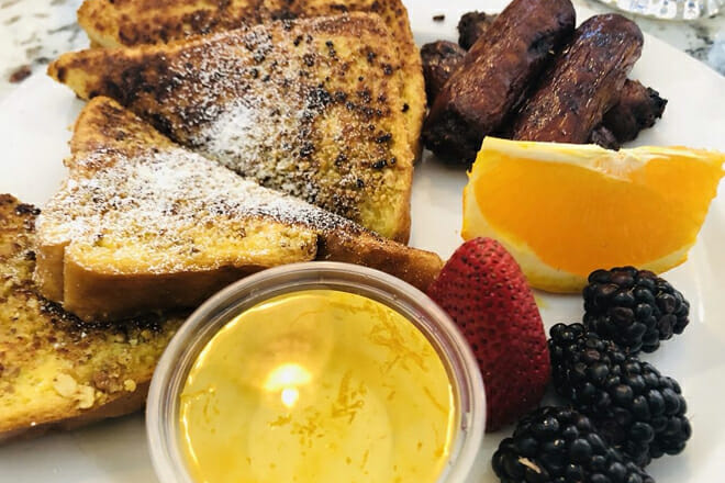 artemis lakefront cafe