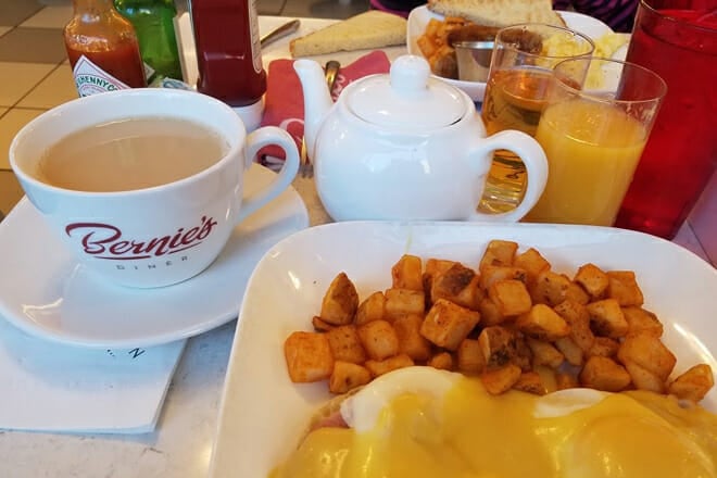 bernie&rsquo;s diner