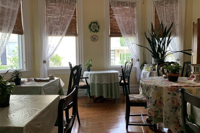 Captain's Quarters Inn