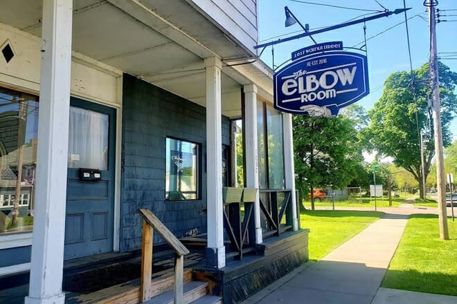 elbow room