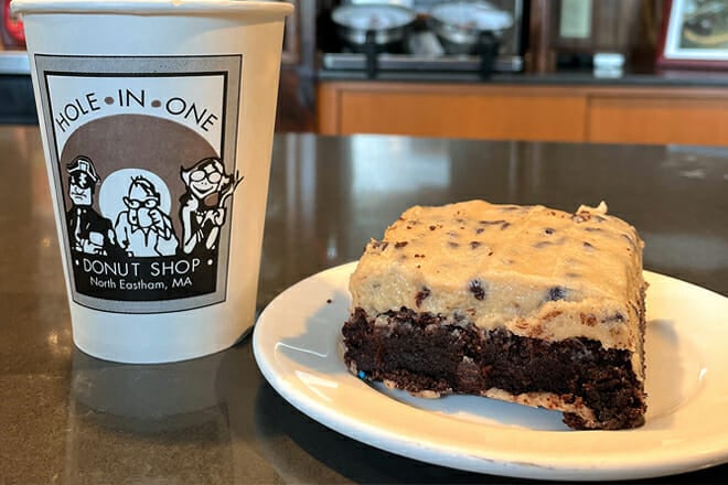 hole in one bakery & coffee shop