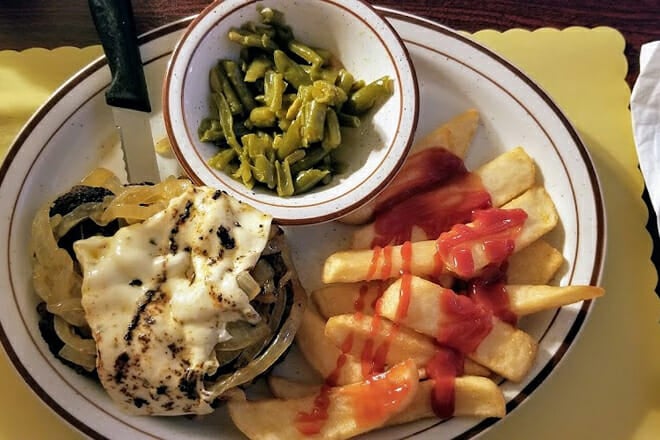 pz&rsquo;s place & steakhouse