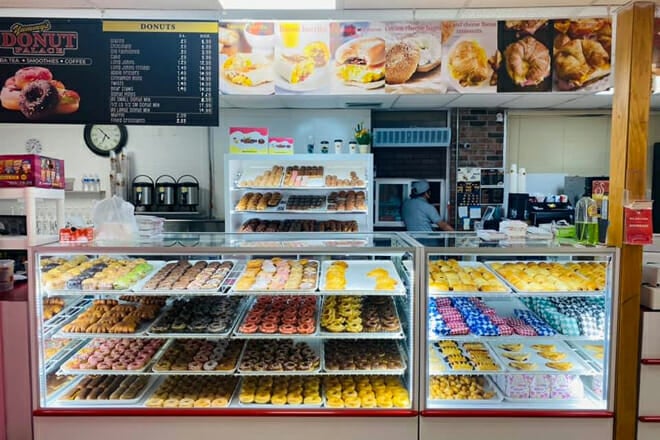yummy&rsquo;s donut palace & kolache