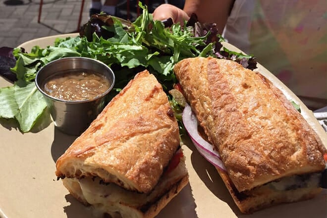 clarkston union bar kitchen