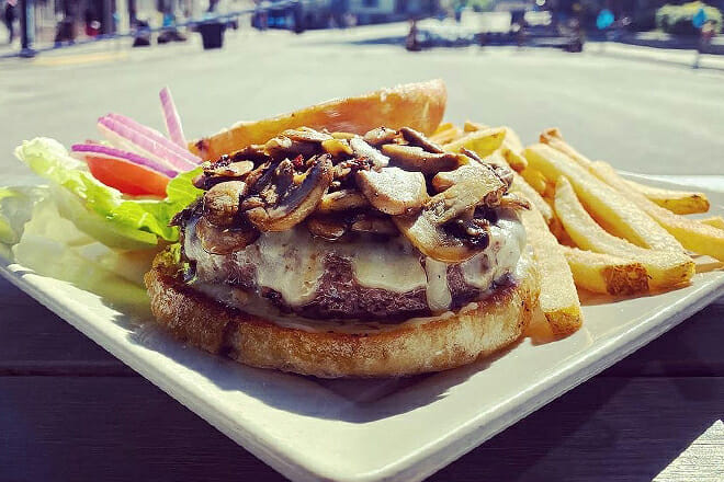 Colchuck's (Formerly Bavarian Bistro)