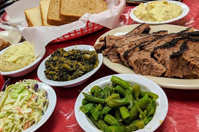 leon&rsquo;s world finest Bar-B-Que