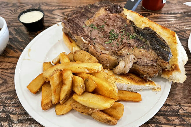 Brady's Steak And Seafood