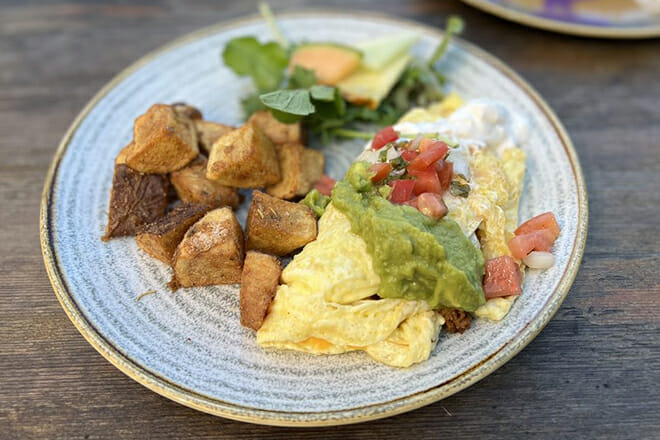 Caf&eacute; o Lei at the Mill House