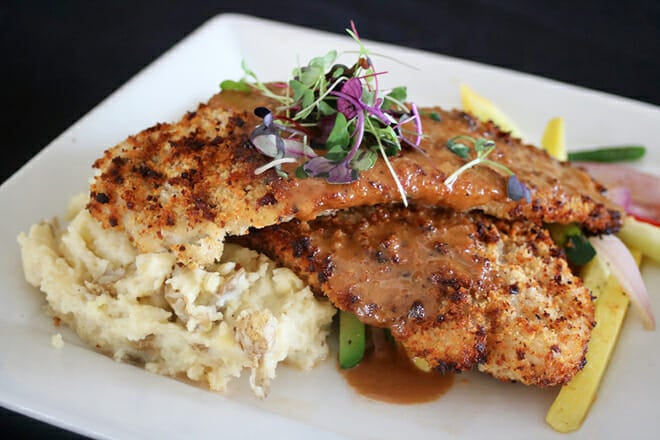 Cosmo's Restaurant & Bar