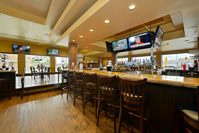 Ground Round at River's Edge