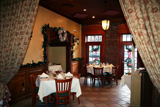 La Lanterna Caf&eacute; & Grill