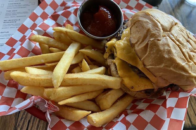 Misfit Snack Bar at Middleman