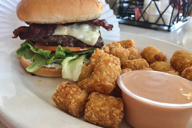 Bill & Bea&rsquo;s Drive-In